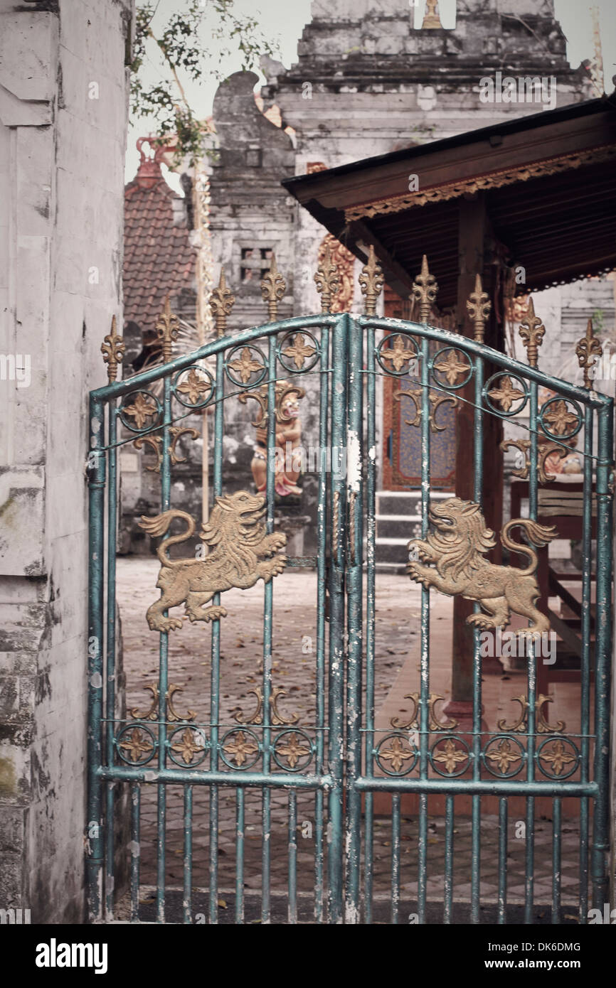 Gate of lions hi-res stock photography and images - Alamy