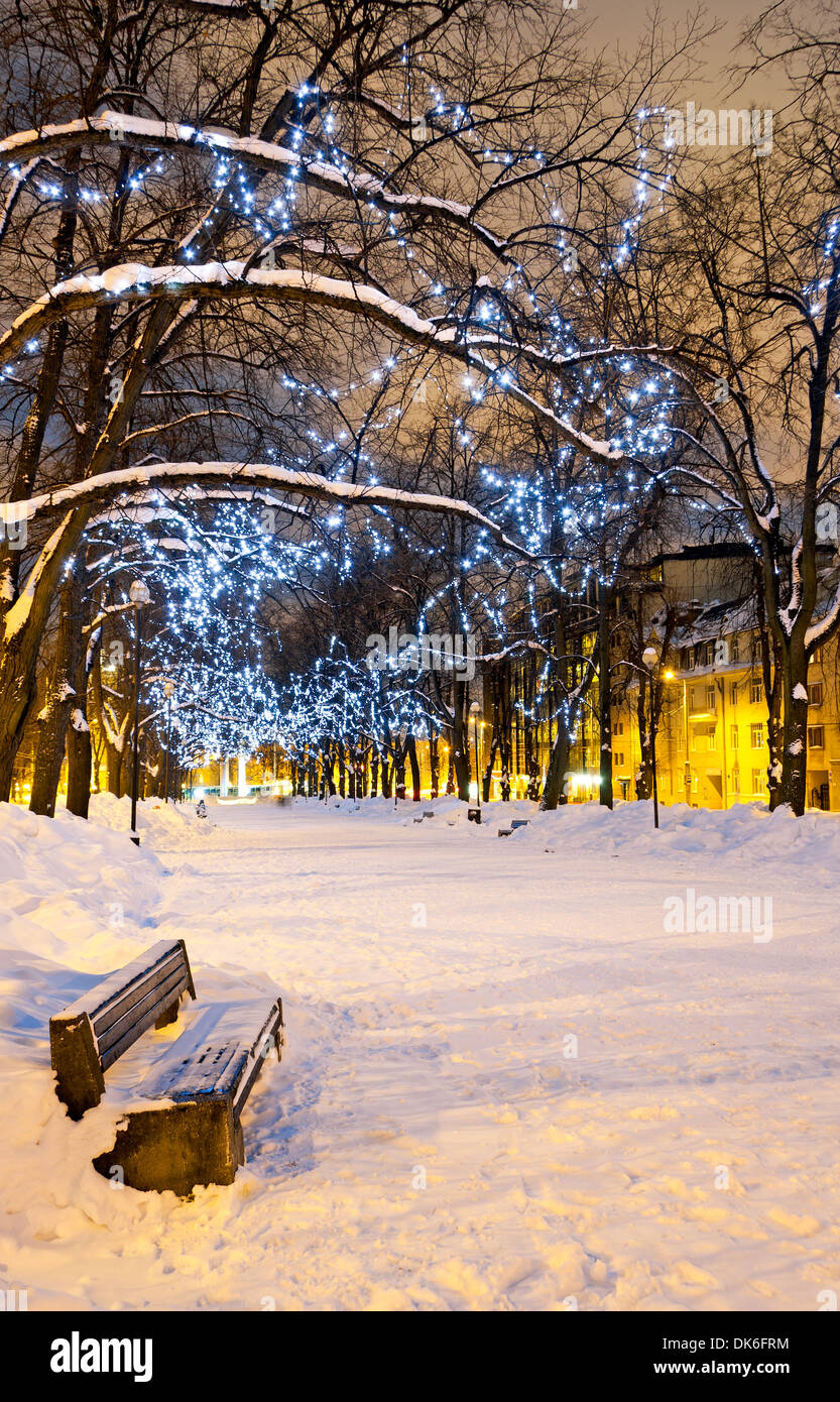 Bench snow hi-res stock photography and images - Alamy