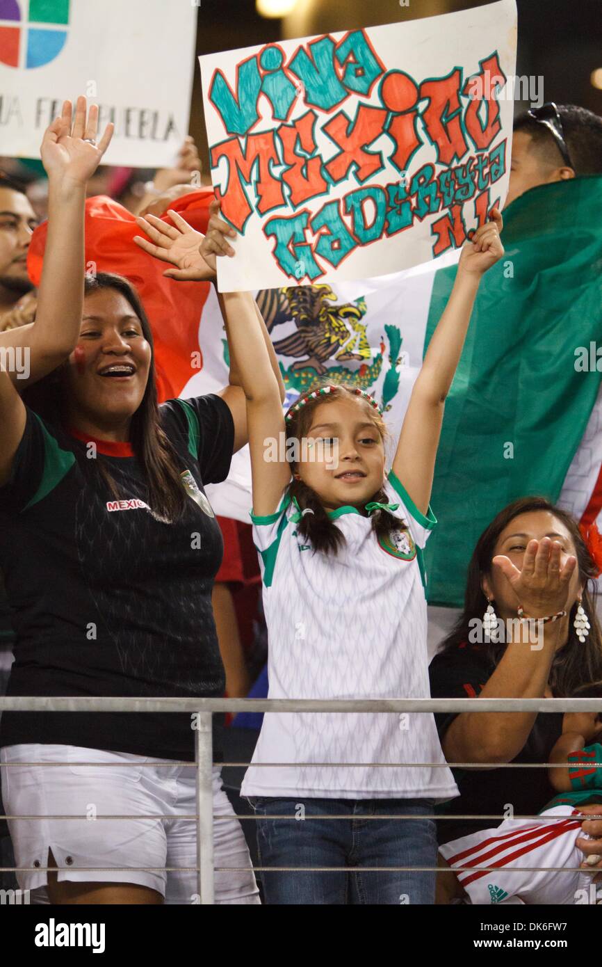 Mexico Fans Cheer On Their Team High Resolution Stock Photography and ...