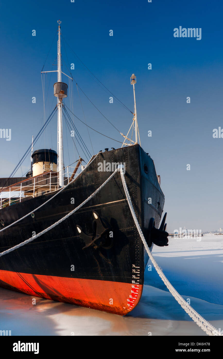 Fore ship hi-res stock photography and images - Alamy