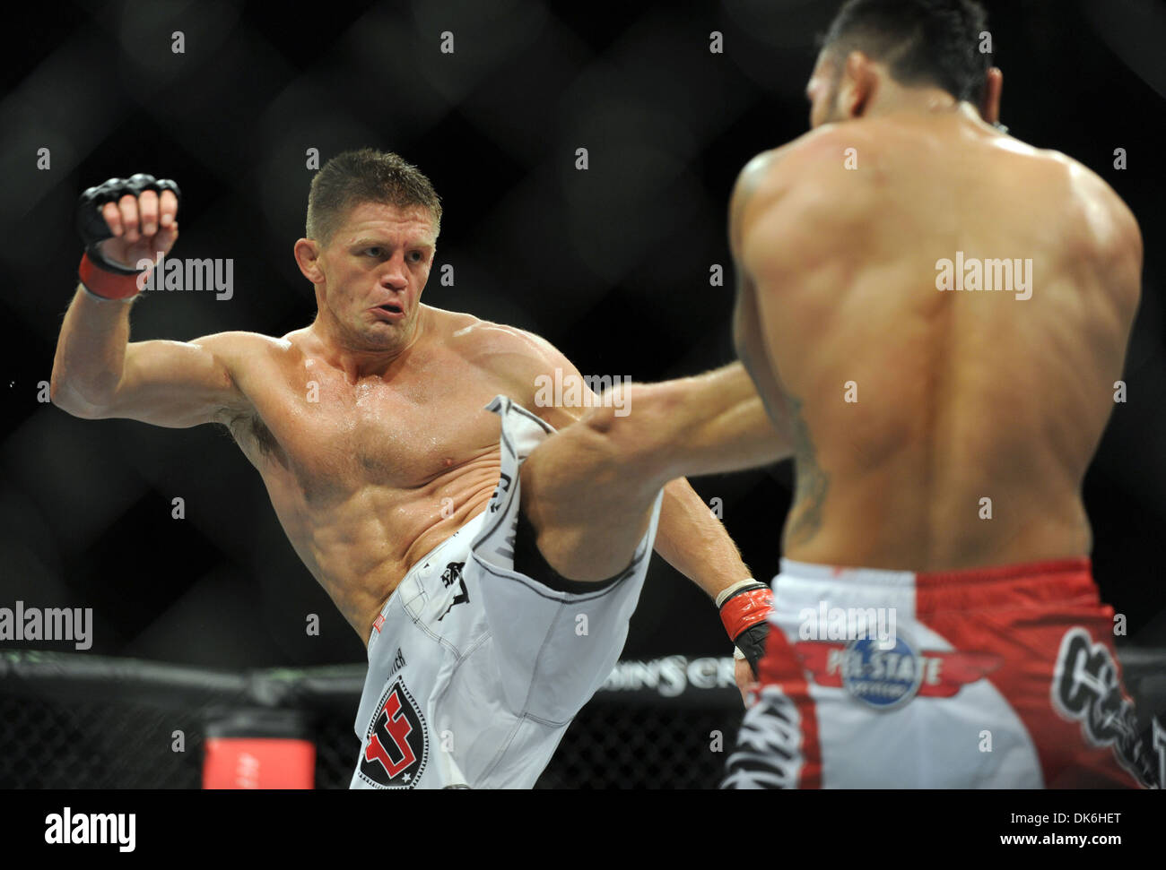 Tom Watson left he lost to Brad Tavares Tavares won with a split ...