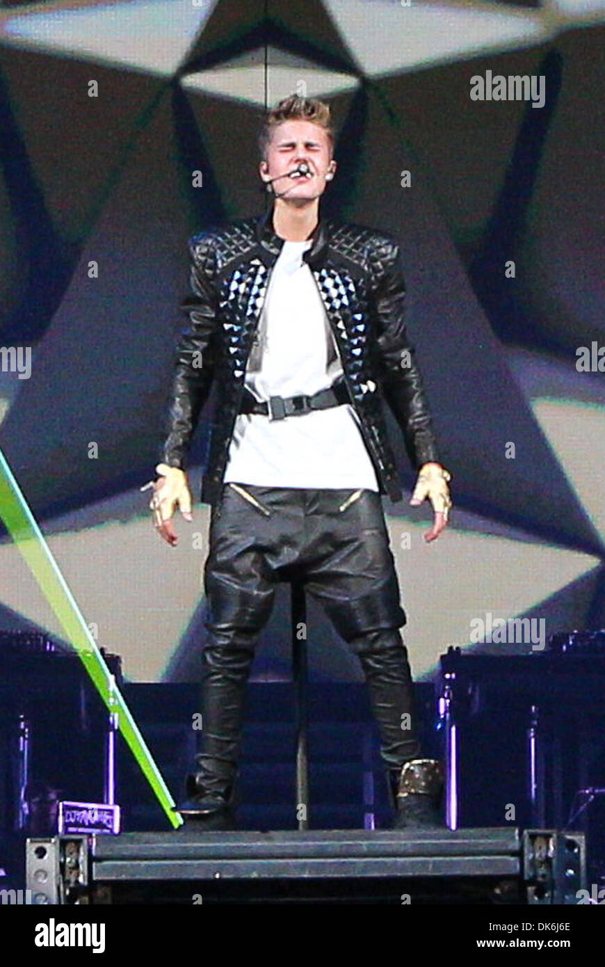 Justin Bieber kicks off start of his Believe tour at Jobing Arena with ...
