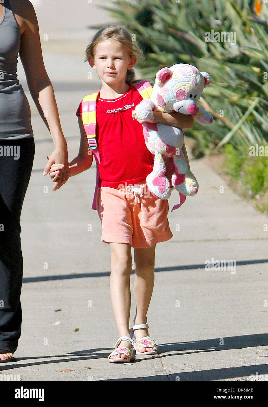 Jennifer Garner's daughter Violet Affleck out and about in Pacific ...