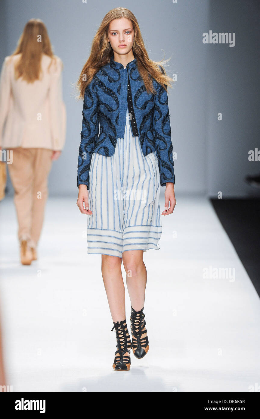 Model Paris Fashion Week Spring/Summer 2013 - Vanessa Bru - Catwalk ...
