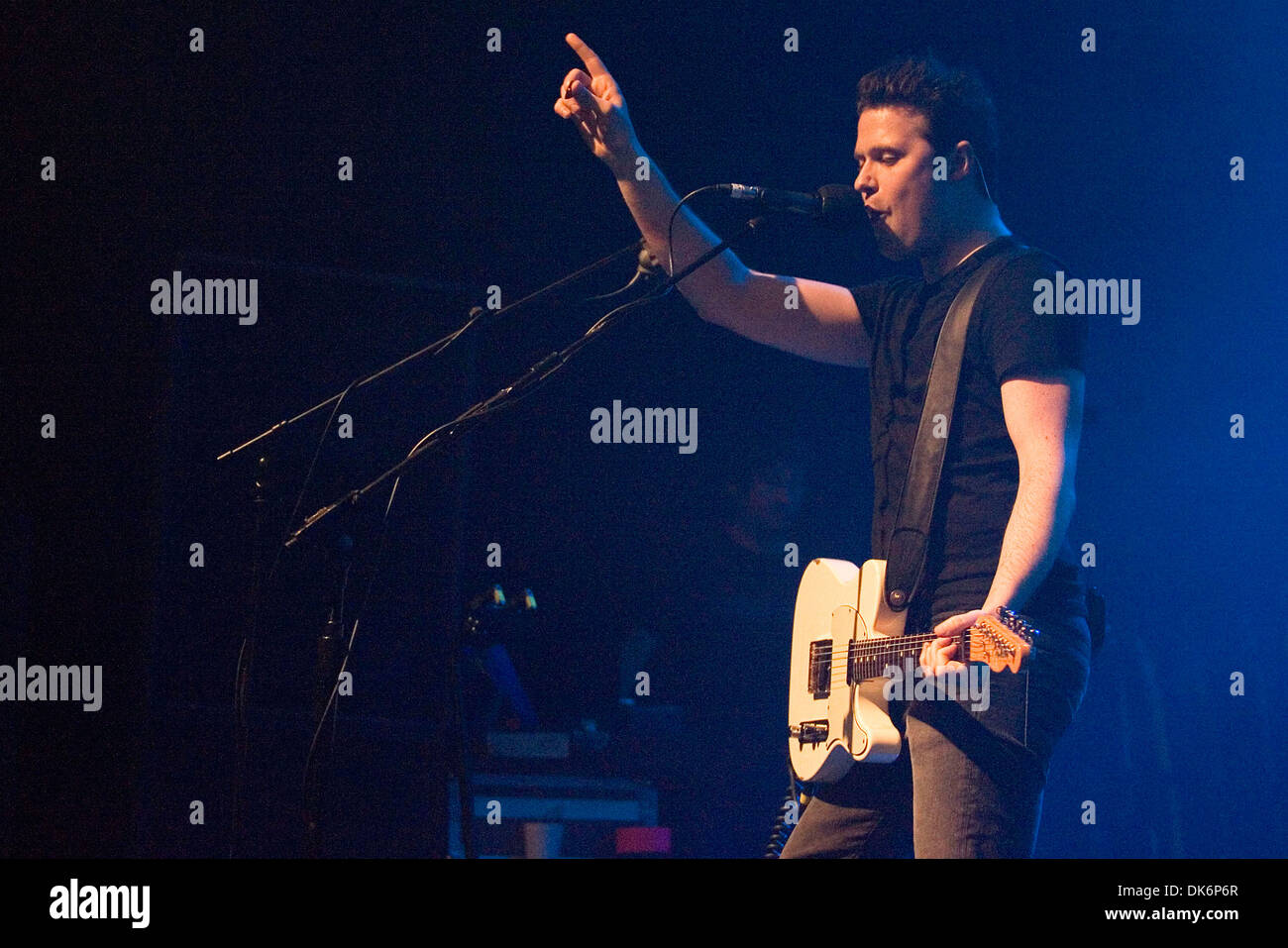 Jon Fratelli real name John Lawler of Fratellis performing at O2 ABC ...