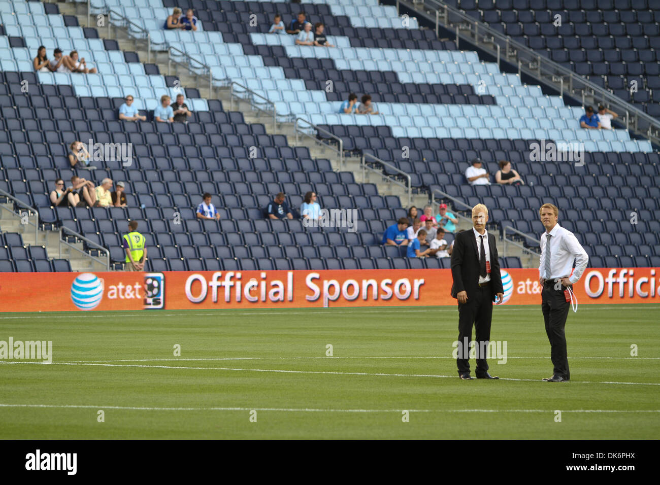 June 9, 2011 - Kansas City, Kansas, U.S - Sporting KC goalkeepers Jimmy ...