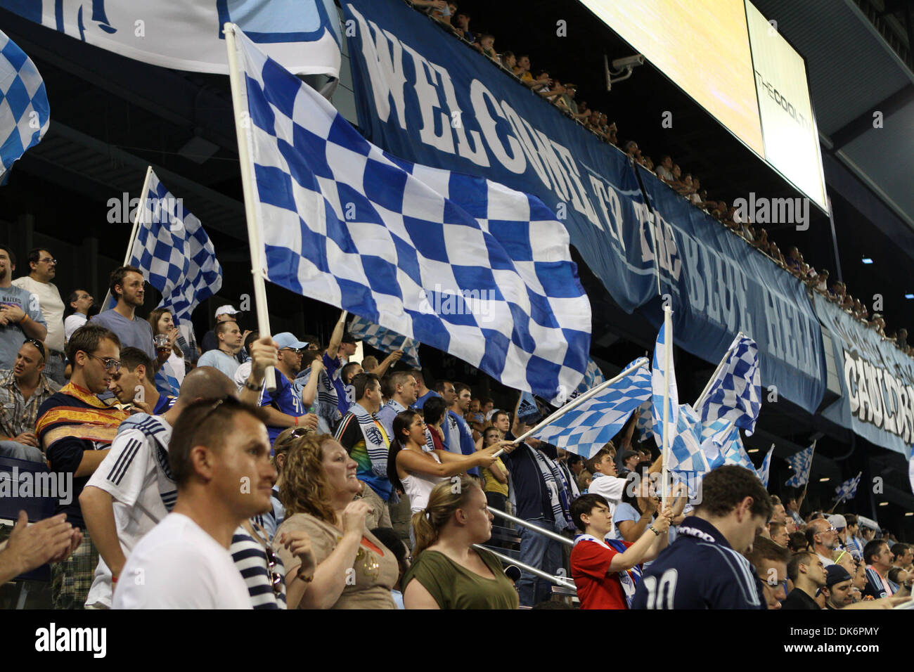 Cauldron stand hi-res stock photography and images - Alamy