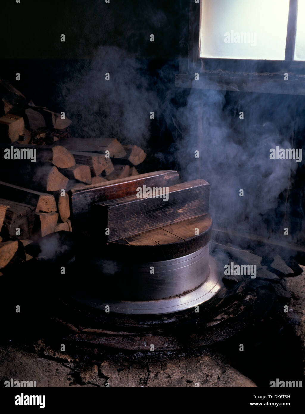 Japanese traditional rice cooker Stock Photo - Alamy