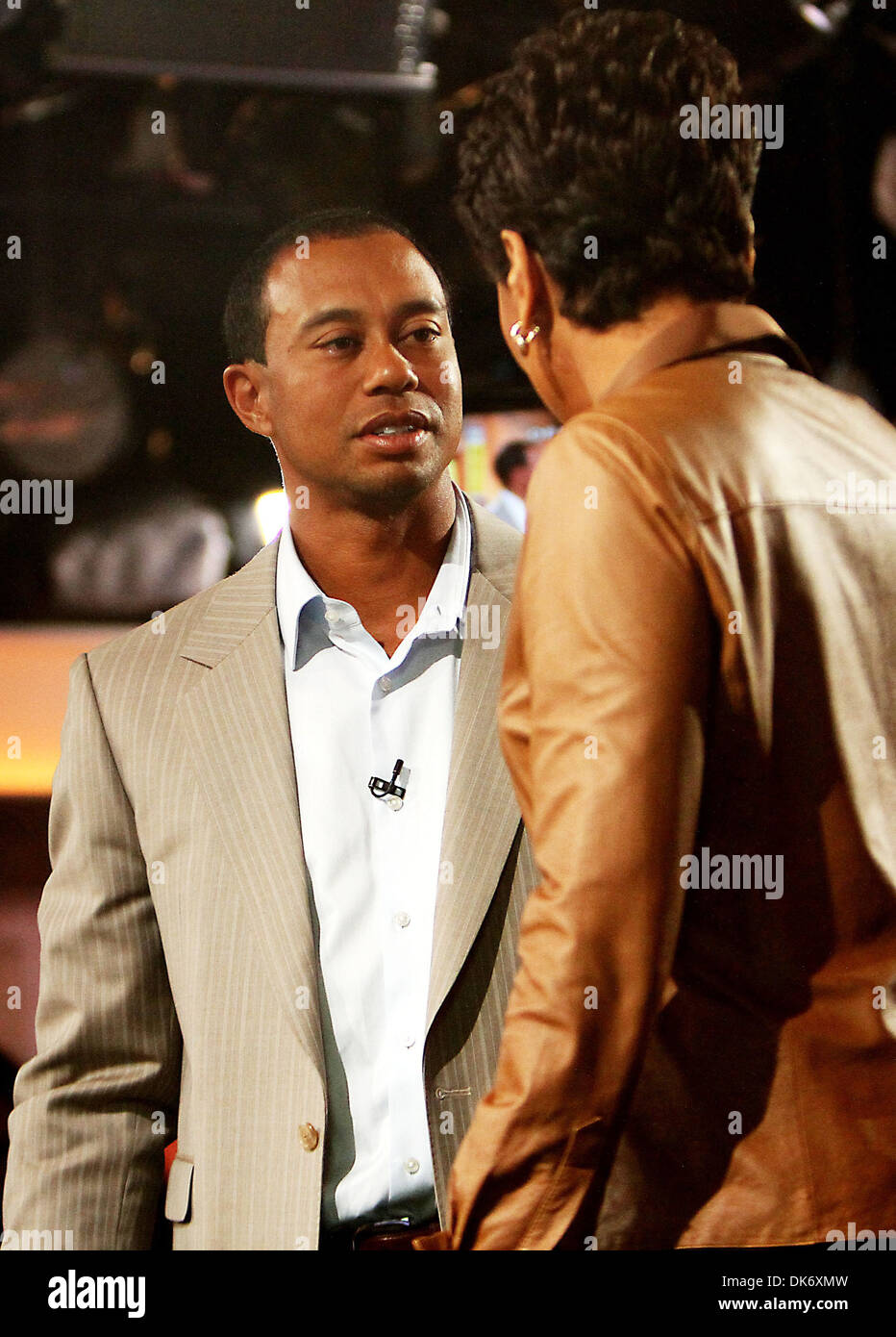 Robin Roberts interviews Tiger Woods at ABC Studios for 'Good Morning ...