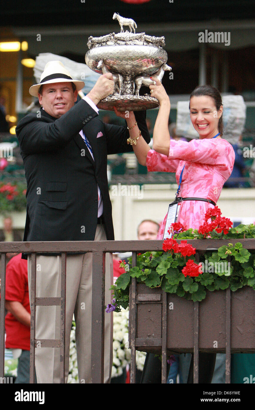 June 11, 2011 - Elmont, New York, U.S. - Long shot Ruler On Ice & Jose ...