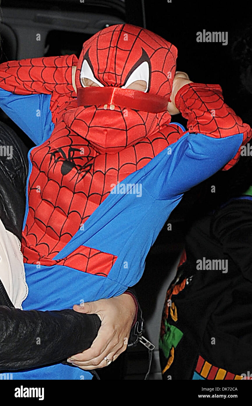 Gwen Stefani's son Zuma wearing a Spider-Man fancy dress costume is ...