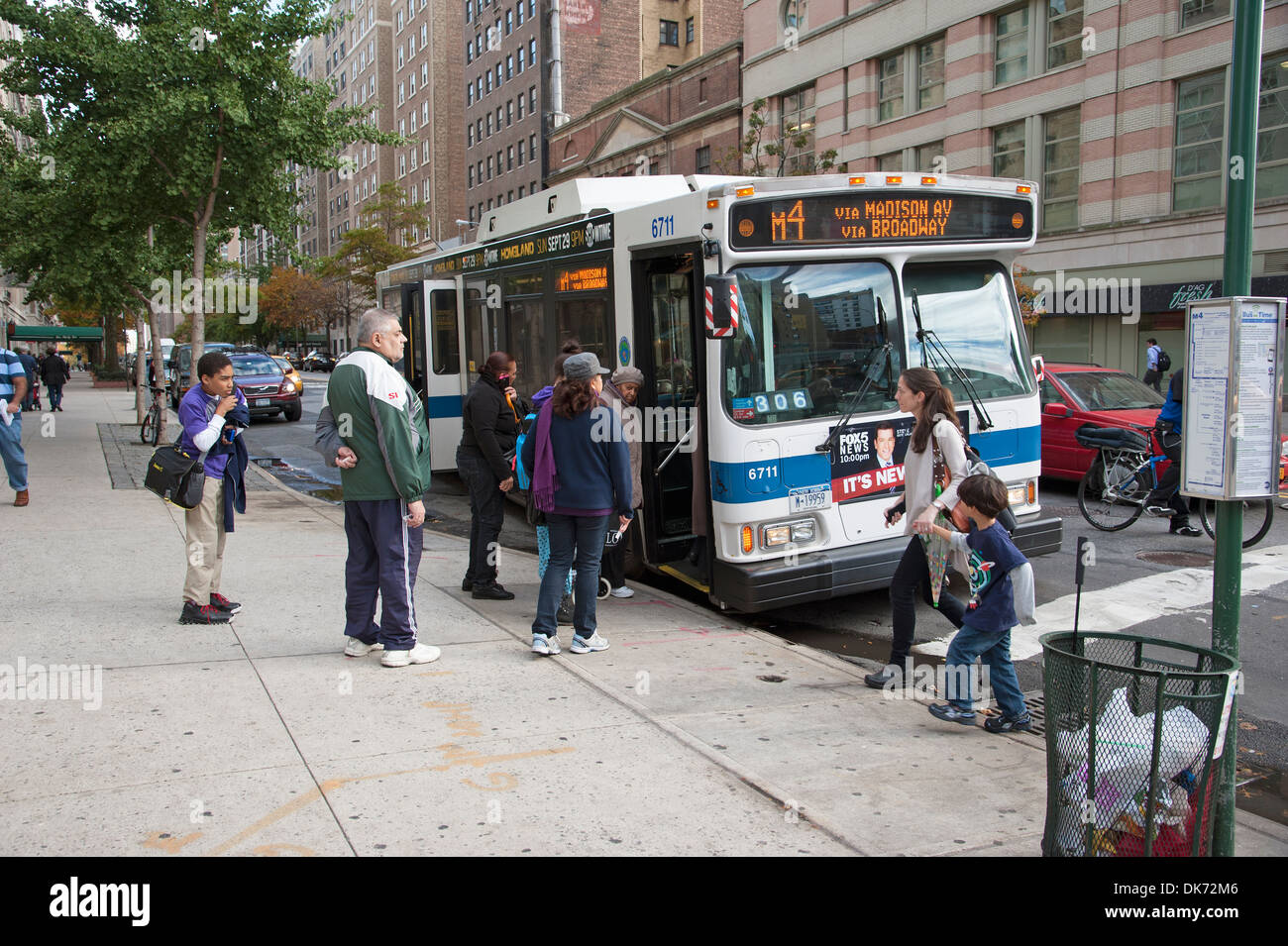 Passengers boarding M4 service bus in Manhattan NY Stock Photo - Alamy