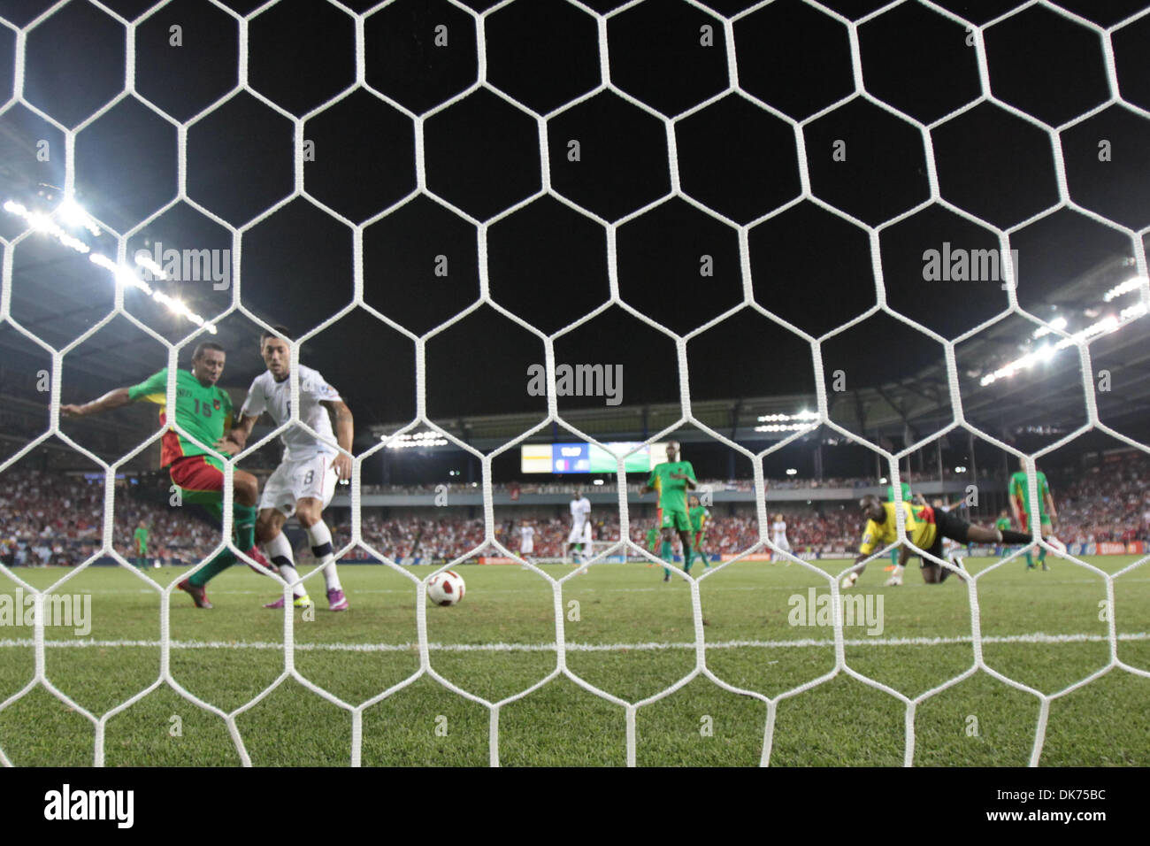 Empty professional soccer net hi-res stock photography and images - Alamy