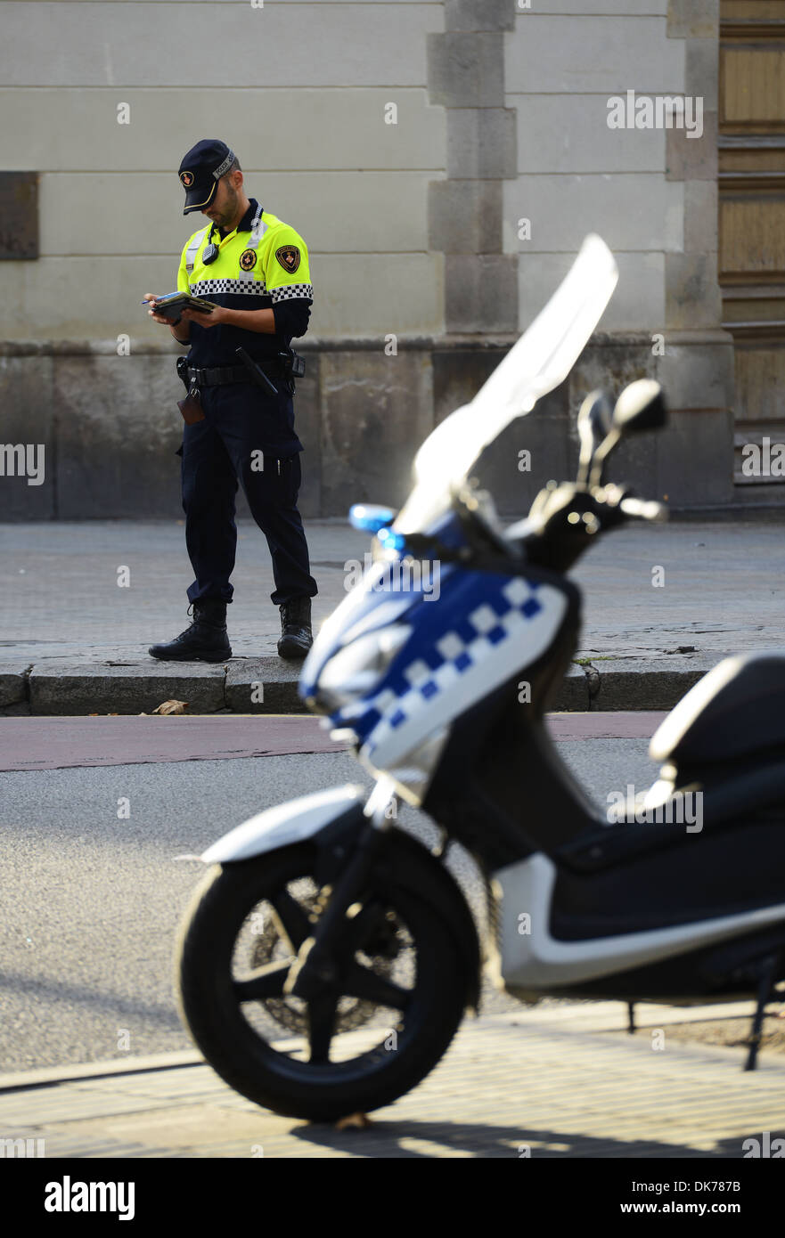 Spain police hi-res stock photography and images - Alamy