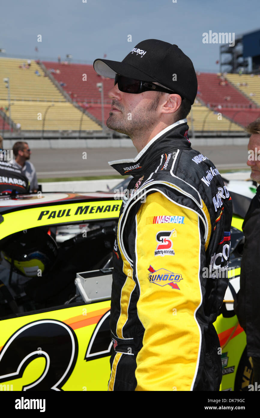 Paul menard truck hi-res stock photography and images - Alamy