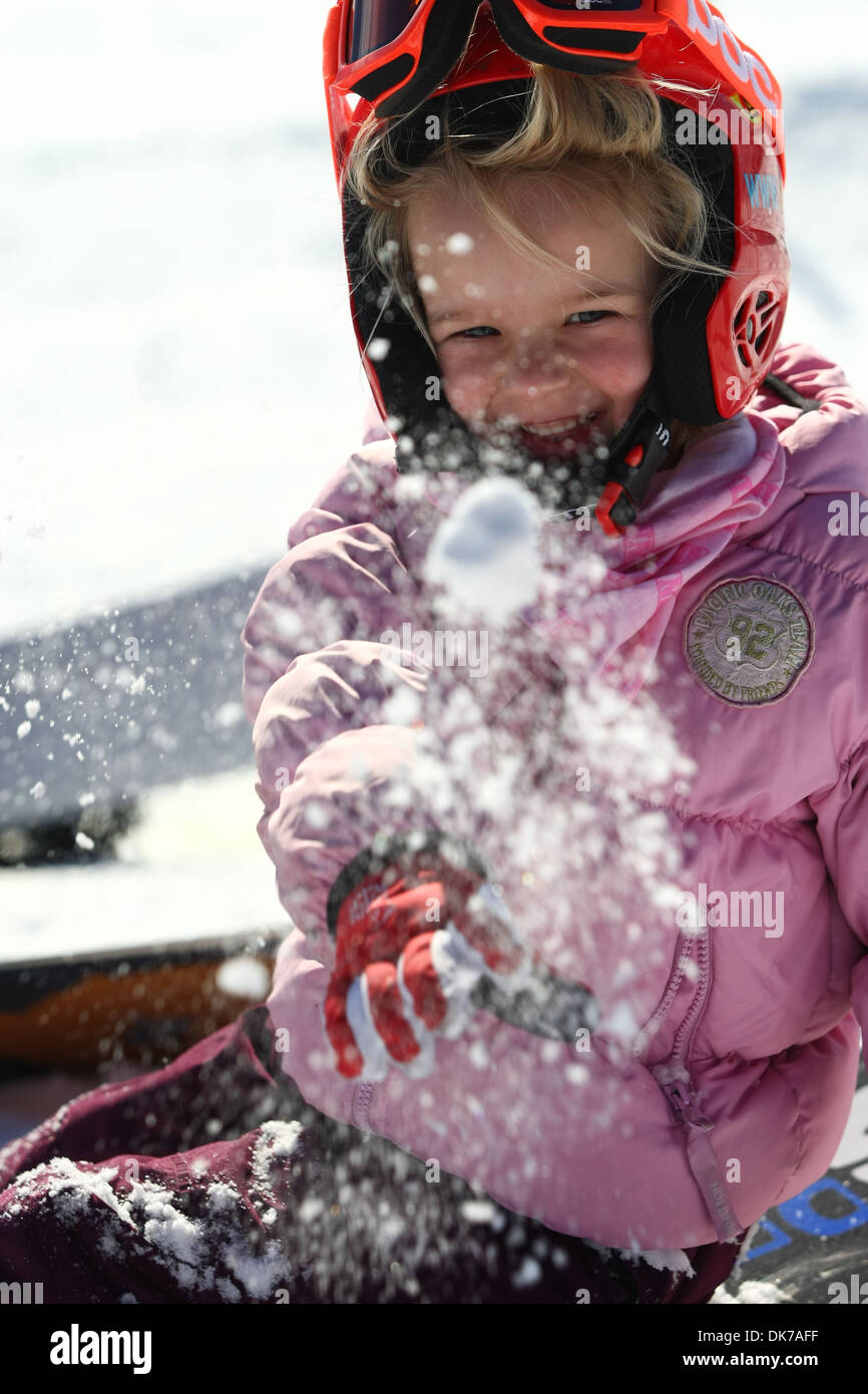 Throwing a snowball hi-res stock photography and images - Alamy
