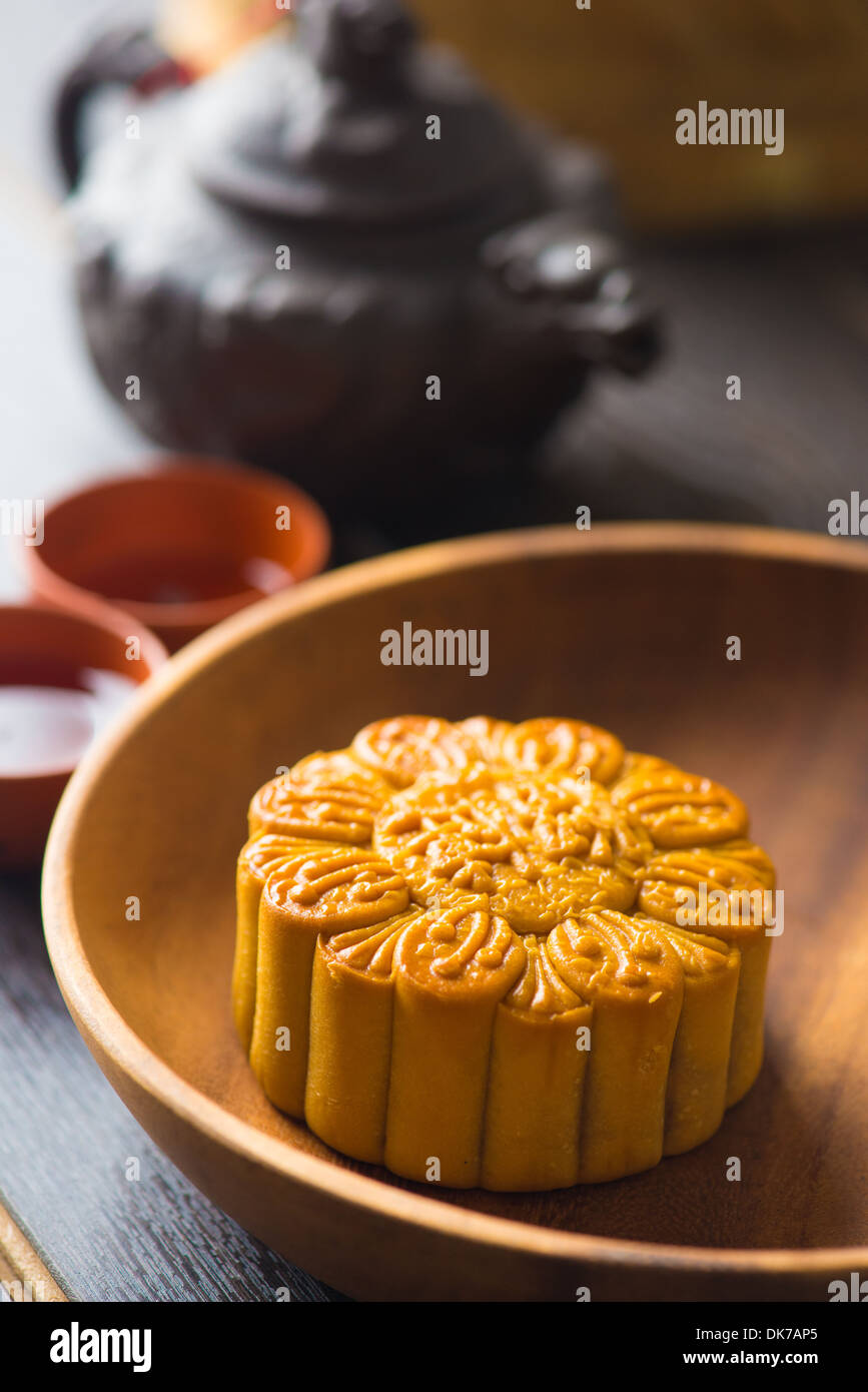 Mooncake and tea,Chinese mid autumn festival food Stock Photo - Alamy