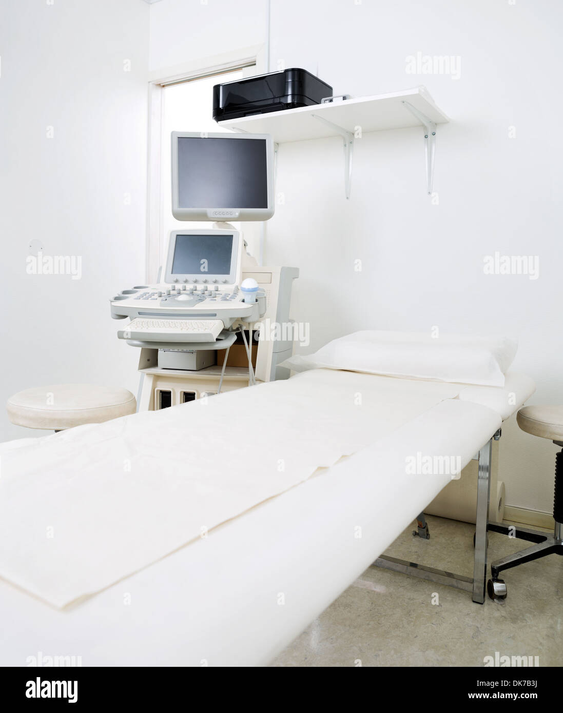 Examination room computer monitor screen hi-res stock photography and ...