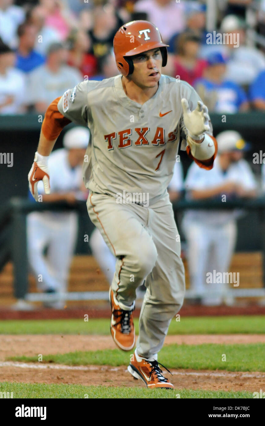 June 18, 2011 - Omaha, Nebraska, U.S - Jordan Etier (7) steaks down the ...