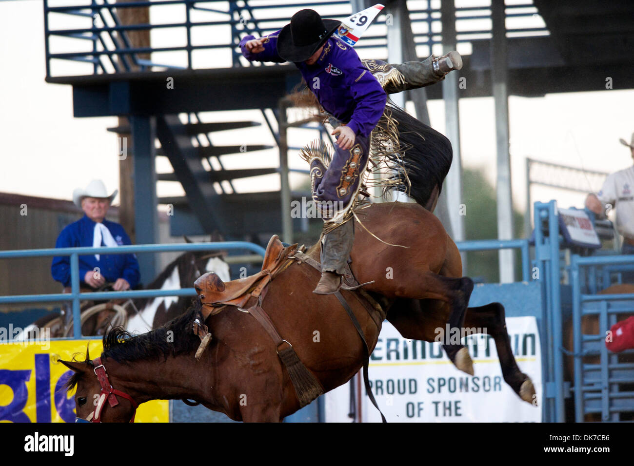 Rodeo cowboy gets bucked off hi-res stock photography and images - Alamy