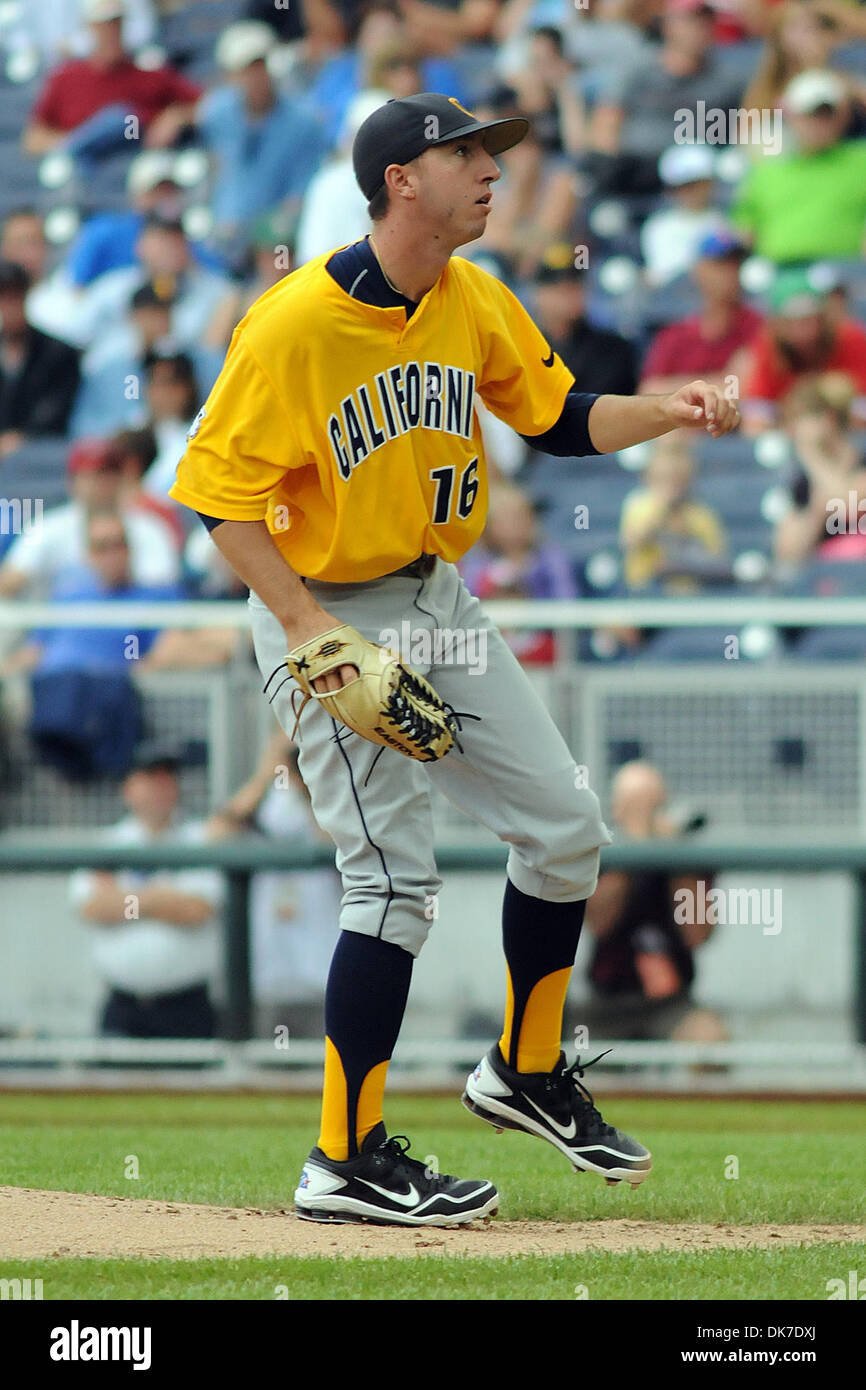June 21, 2011 - Omaha, Nebraska, U.S - Cal starter Kyle Porter (16 ...