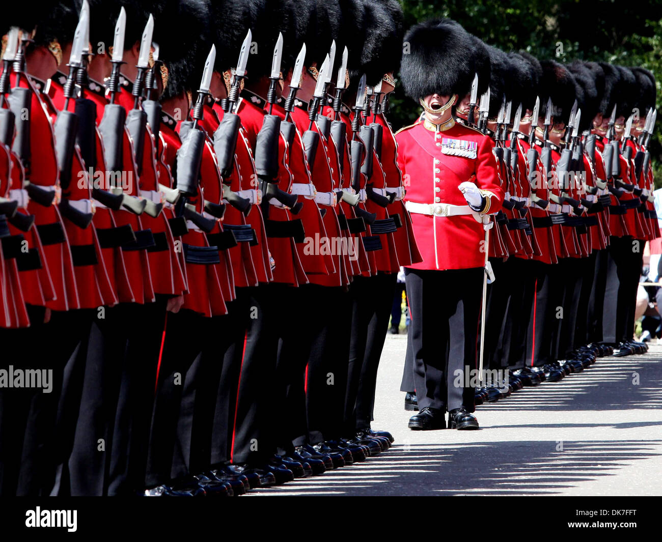 Grenadier guards hi-res stock photography and images - Alamy