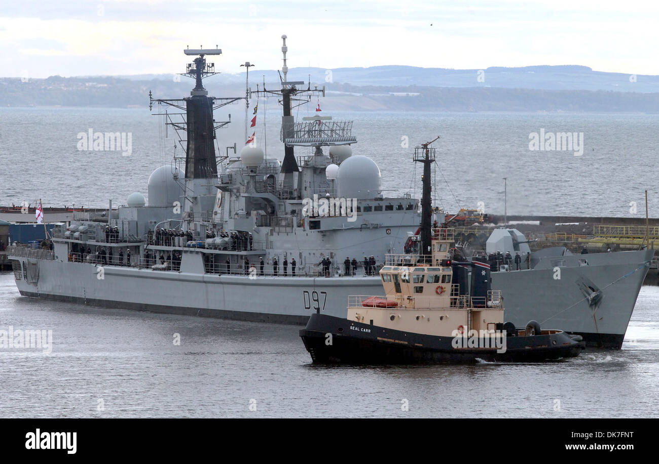 HMS Edinburgh arrives for her final ever visit to her namesake city, as ...