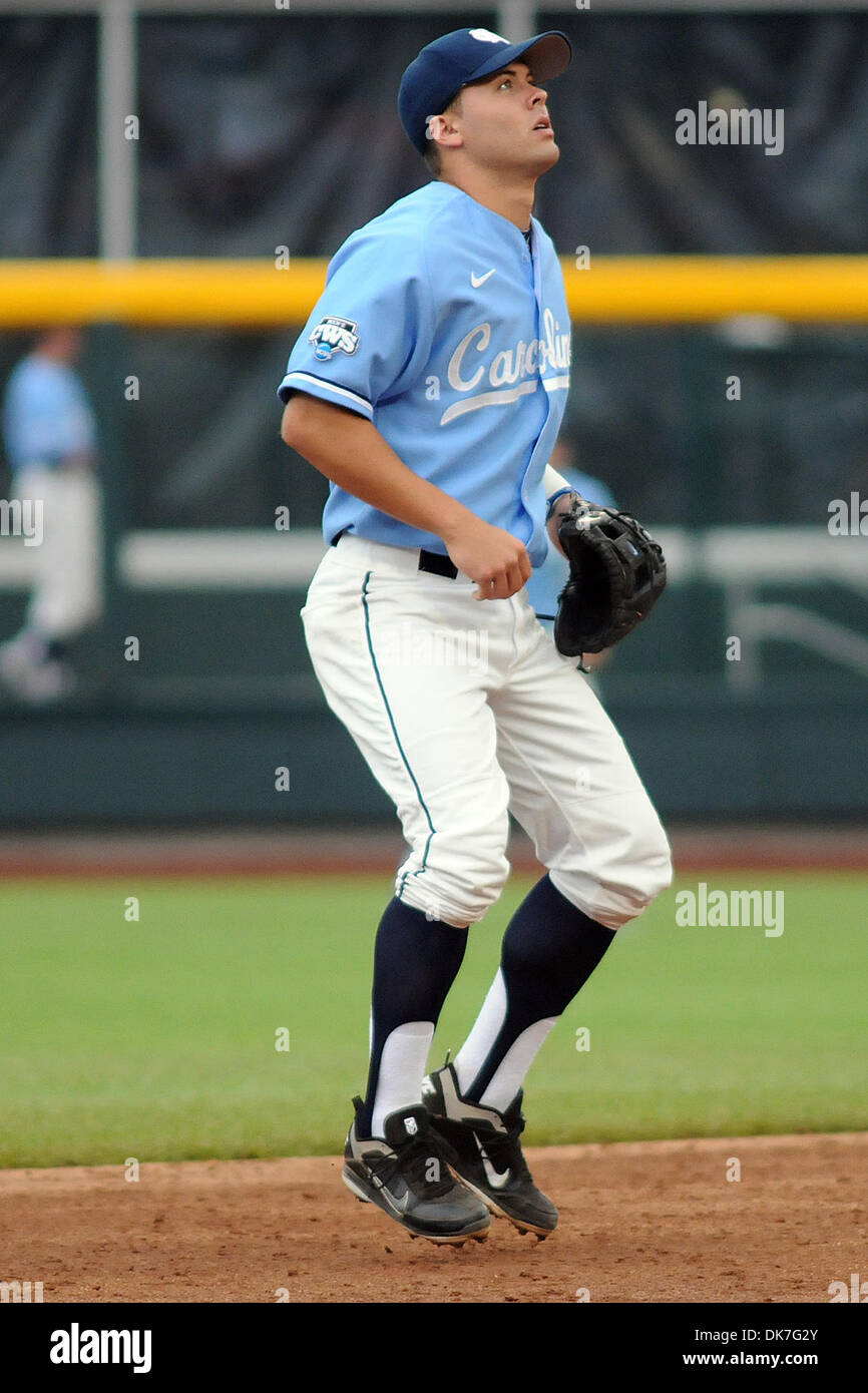 June 22, 2011 - Omaha, Nebraska, U.S - Levi Michael (6) eyes a infield ...