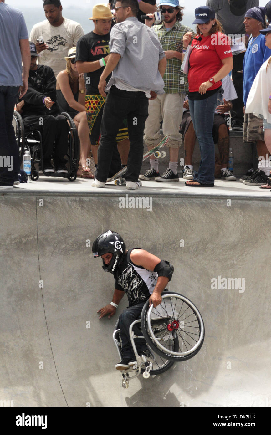 Christopher reeve wheelchair hi-res stock photography and images - Alamy