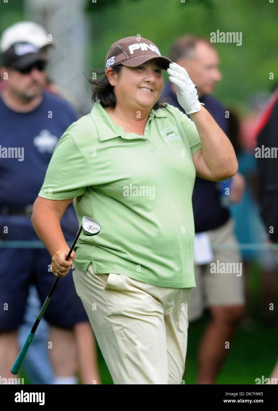 June 25, 2011: Pat Hurst responds to the crowd during the third round ...