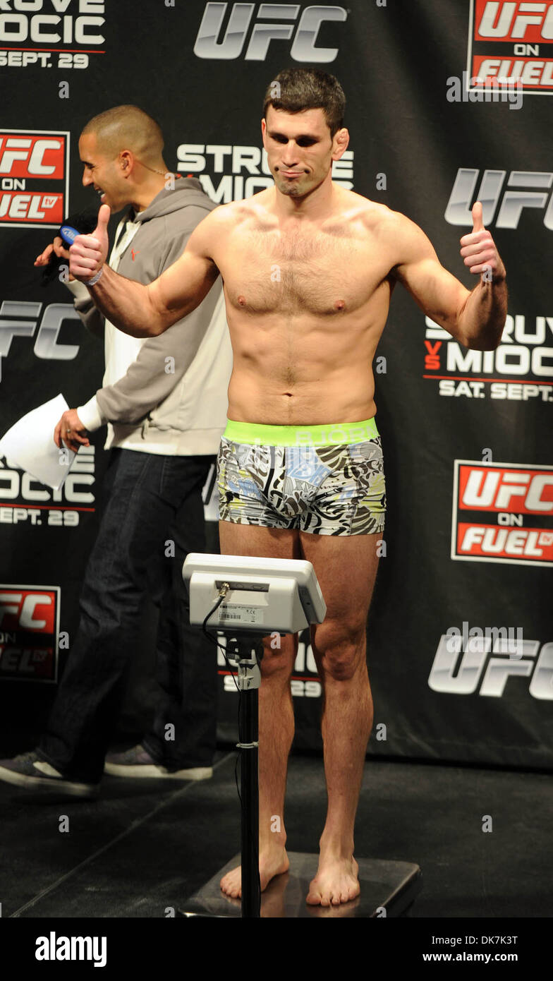 Amir Sadollah Ultimate Fighting Championships: UFC 27 weigh-in held ...