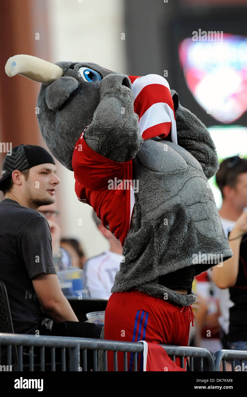 June 25, 2011 - Frisco, Texas, U.S - FC Dallas mascot Hopper mocks the ...