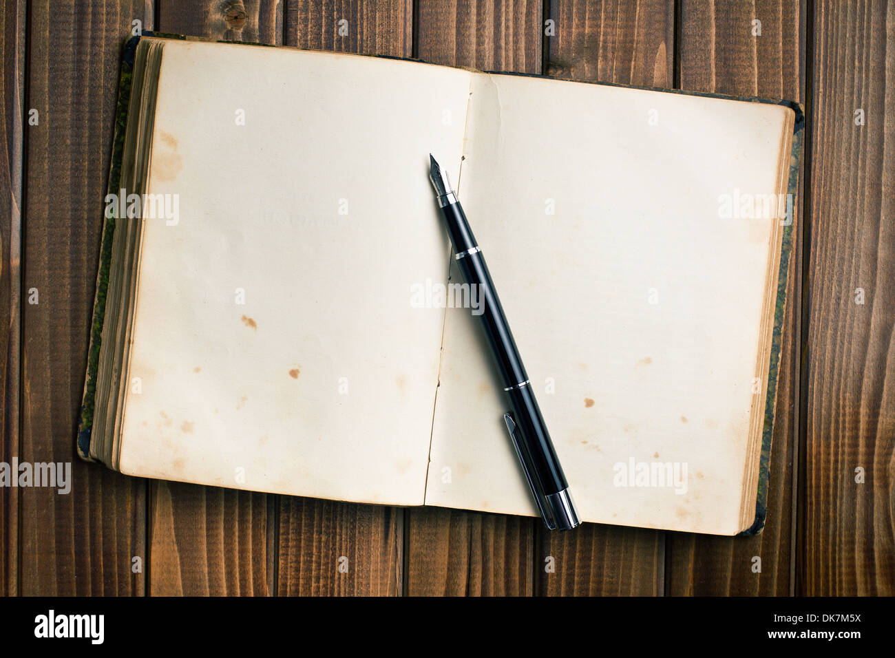 Vintage pen nib hi-res stock photography and images - Alamy