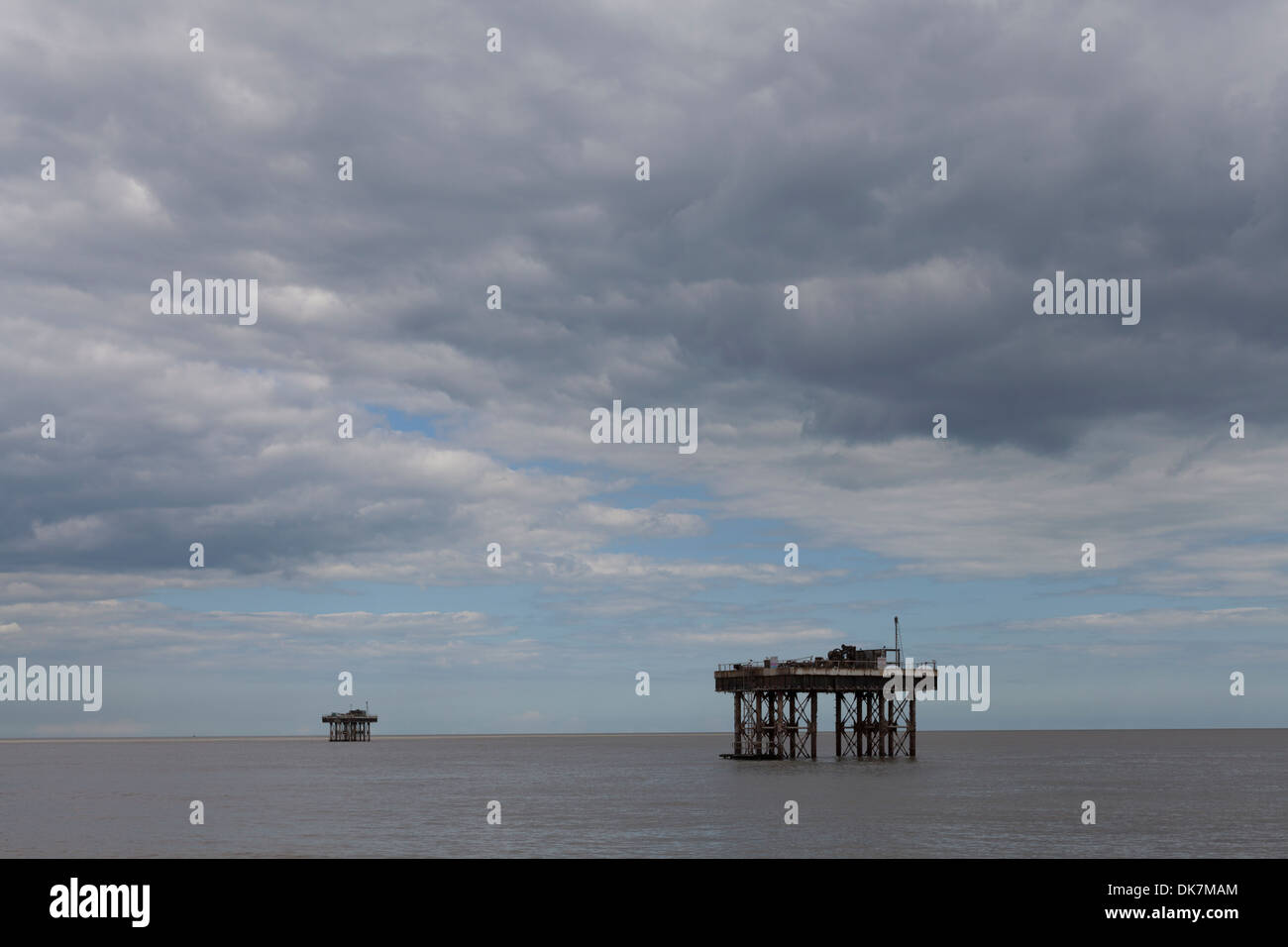 Offshore platforms hi-res stock photography and images - Alamy
