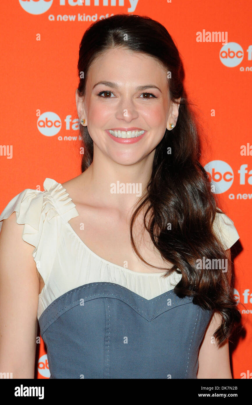 Sutton foster abc family upfront new york city hi-res stock photography ...
