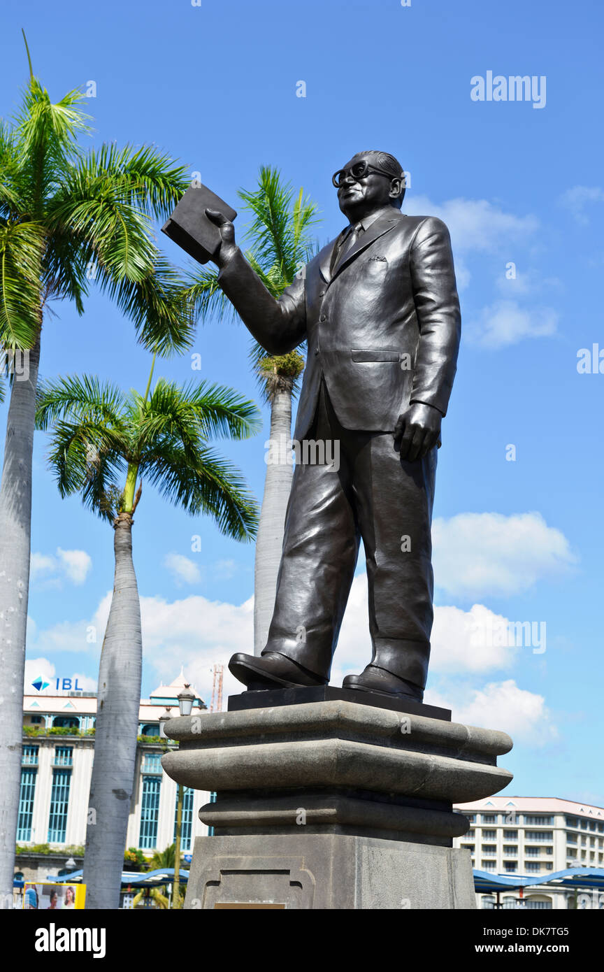 Sir Seewoosagur Ramgoolam Statue, Prime Minister 1968 - 1982 of Mauritius Stock Photo - Alamy