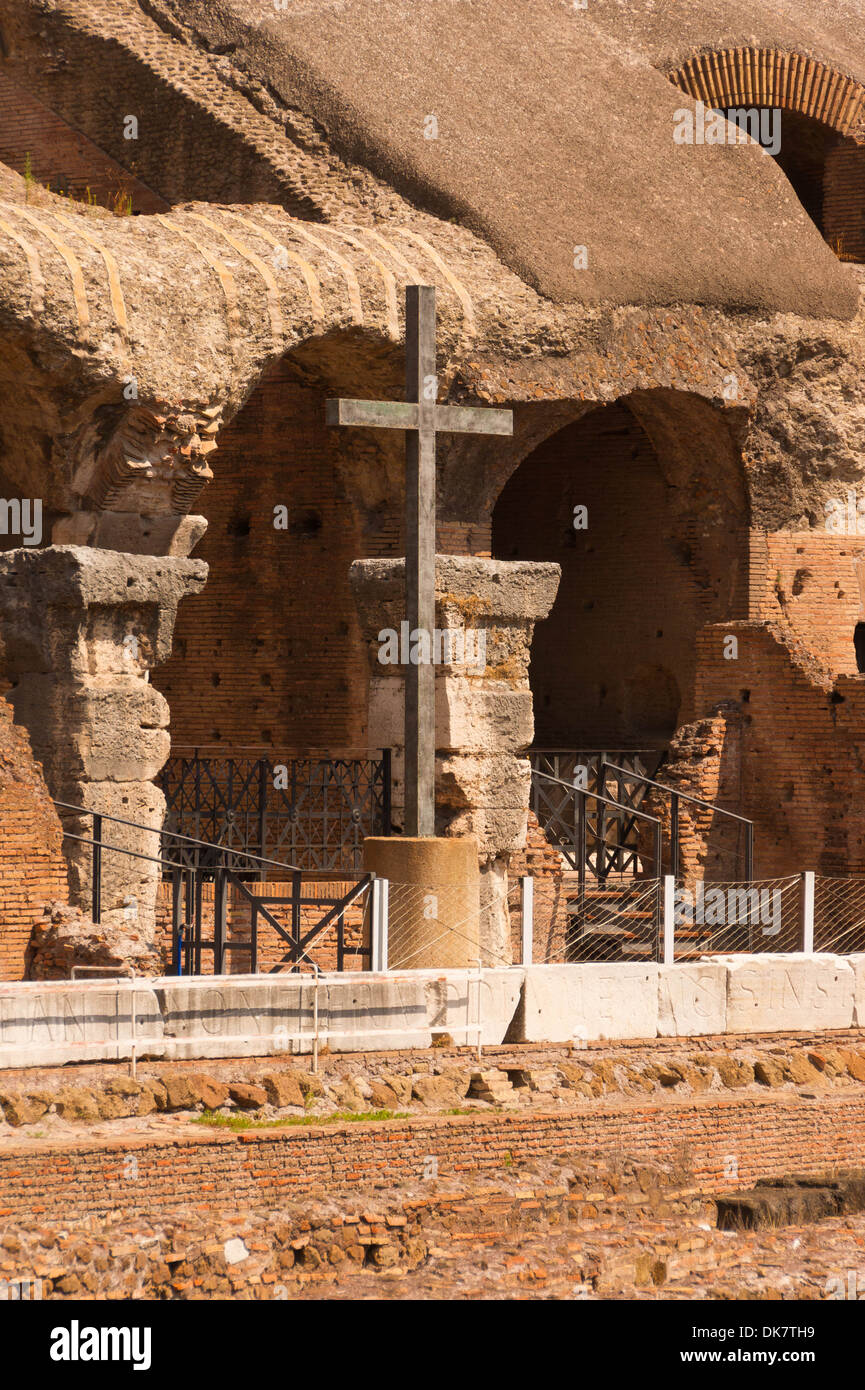 The cross of the martyrs in the Colosseum, Rome, Italy Stock Photo - Alamy