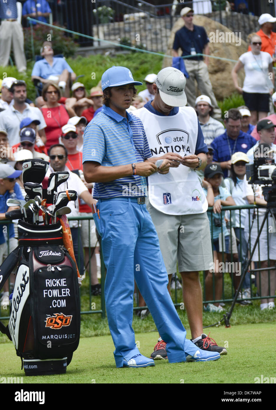 Ricky fowler tees off hi-res stock photography and images - Alamy