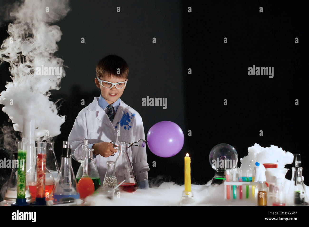 Smiling little scientist experimenting in lab Stock Photo - Alamy