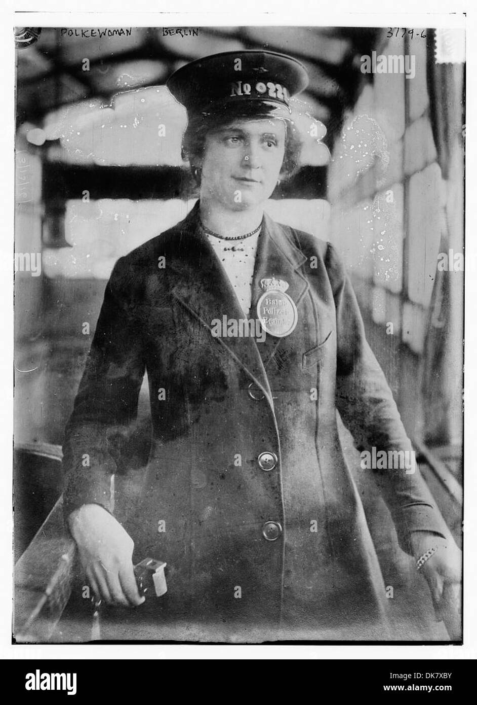 Early 1900s police officer hi-res stock photography and images - Alamy