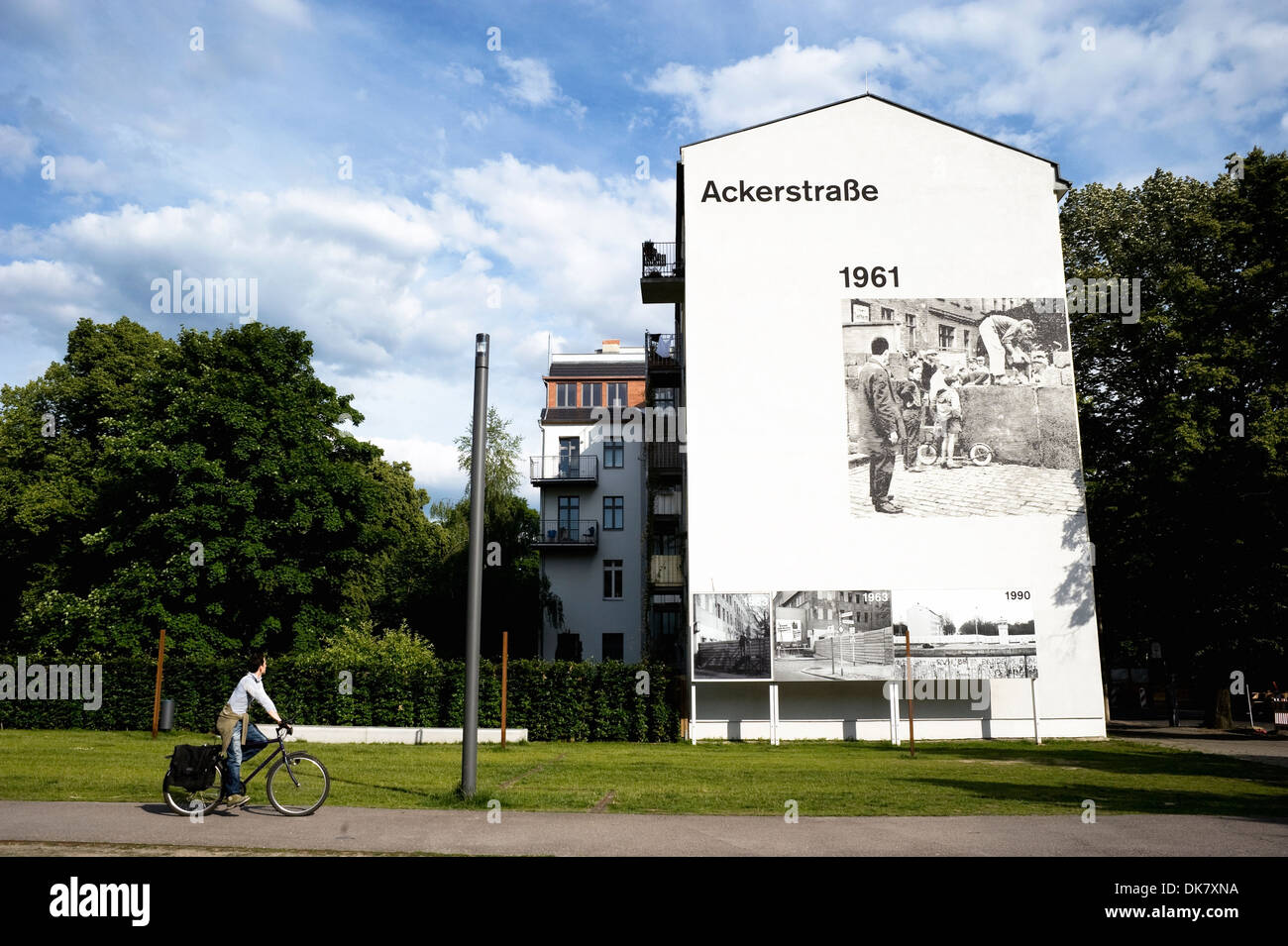 Position of the Berlin Wall in Ackerstrasse Stock Photo - Alamy