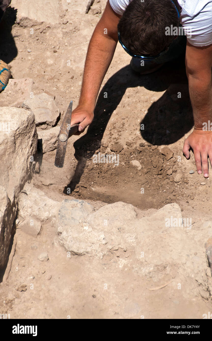 Archaeologists dig hi-res stock photography and images - Alamy