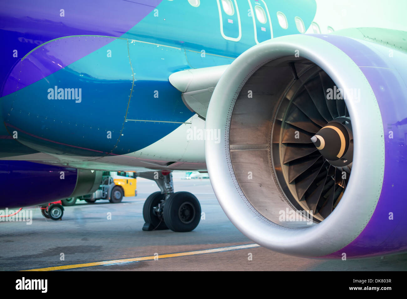 Vintage aircraft engines hi-res stock photography and images - Alamy