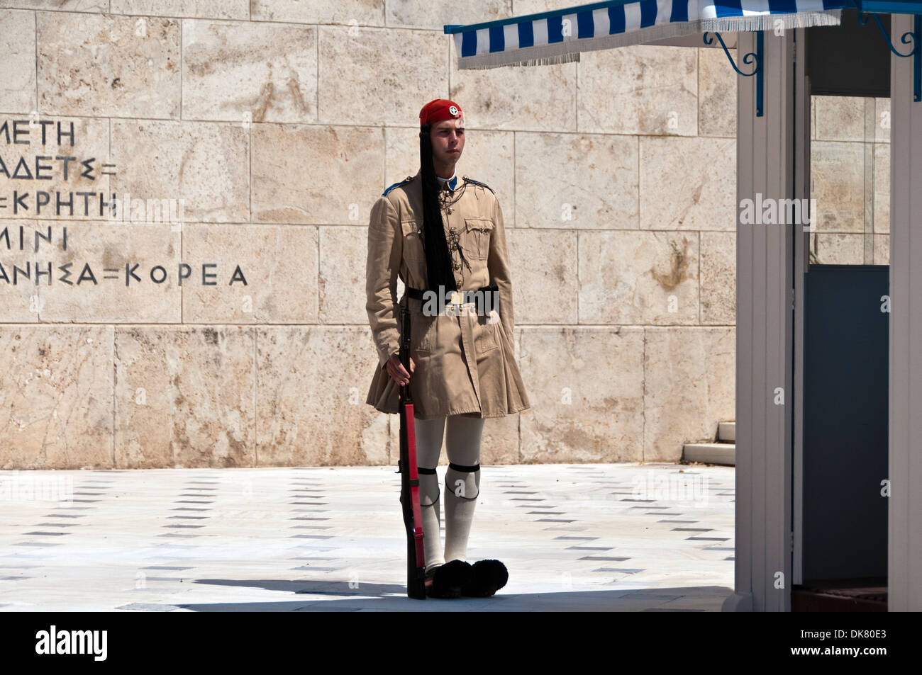 The Greek Presidential Guard at the Tomb of the Unknown Soldier in ...
