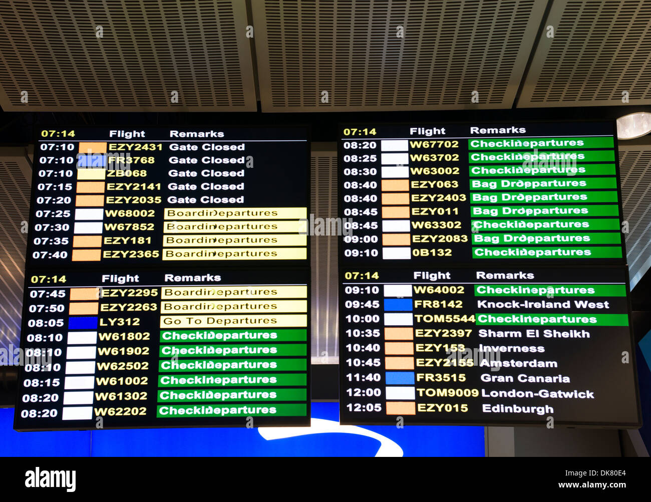Airport arrivals screen hi-res stock photography and images - Alamy
