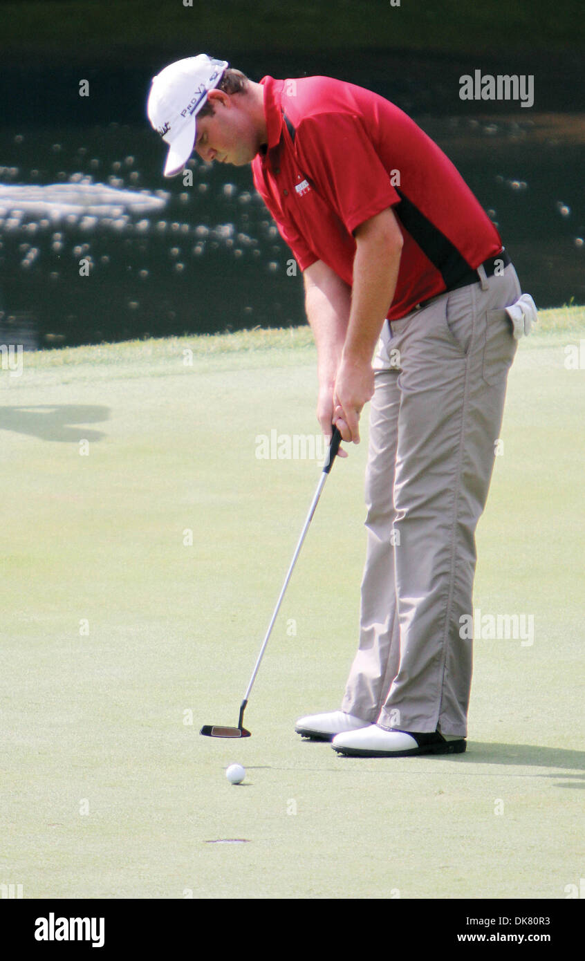 July 6, 2011 - Silvis, Illinois, U.S. - Marc Leishman makes his putt on ...