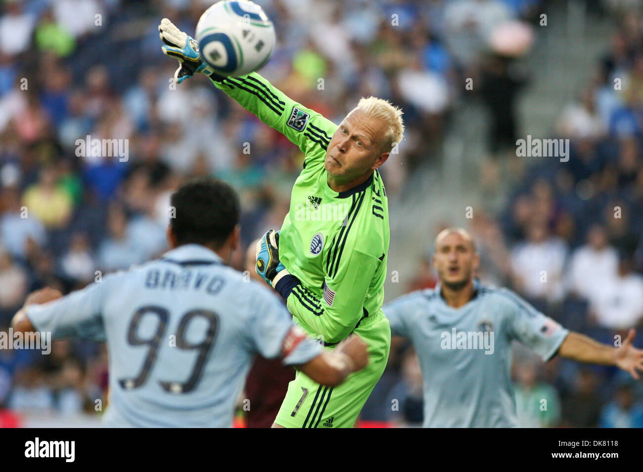 July 6, 2011 - Kansas City, Kansas, U.S - Sporting KC goalkeeper Jimmy ...