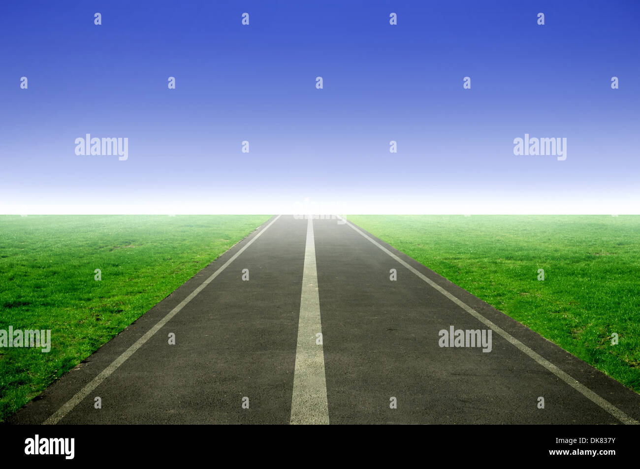 Open road leading towards the horizon Stock Photo - Alamy