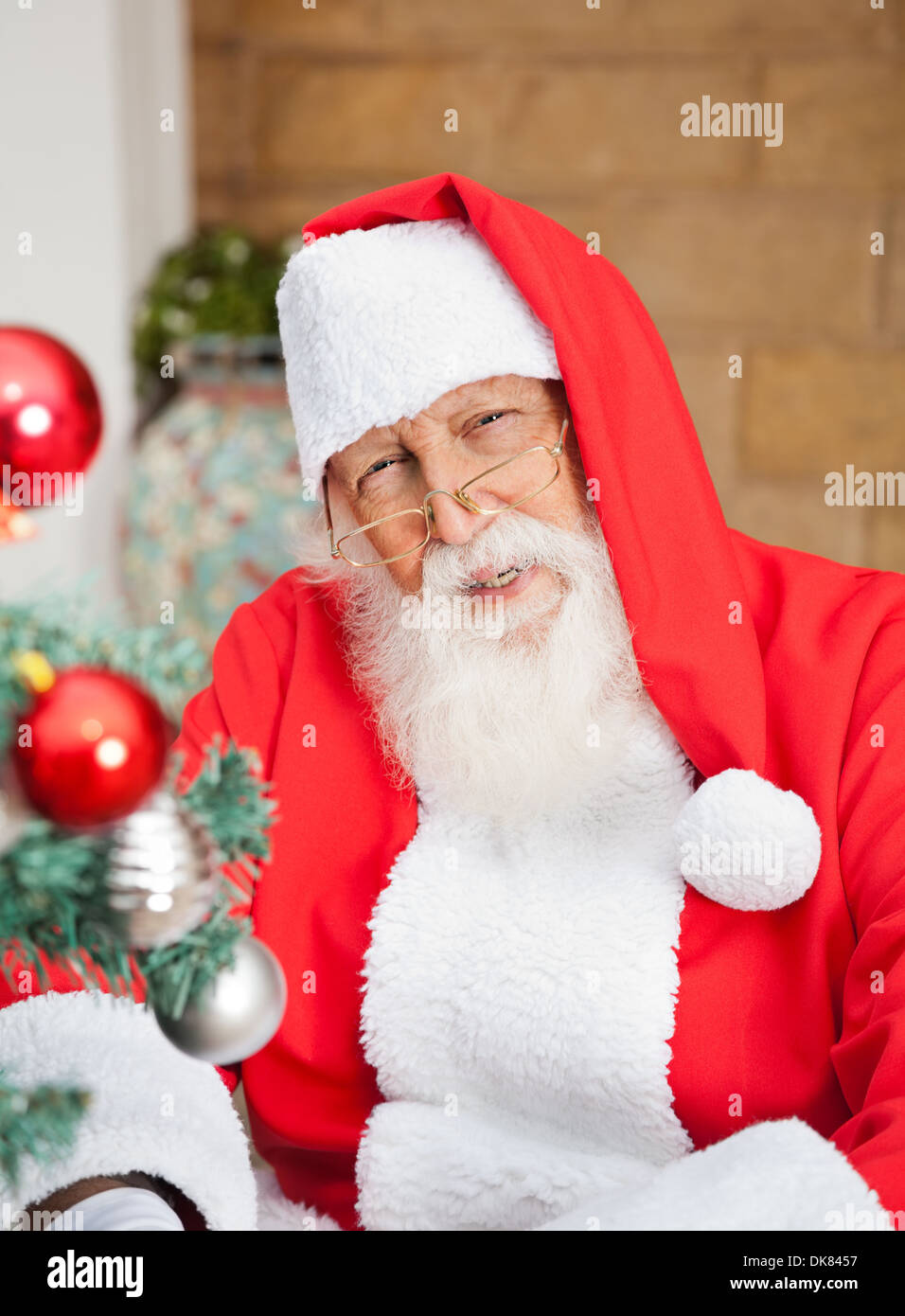 Man dressed santa claus outside hi-res stock photography and images - Alamy