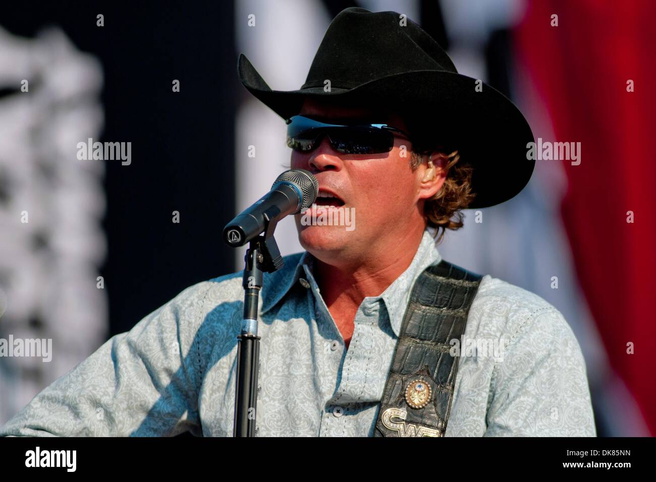 Clay walker hi-res stock photography and images - Alamy